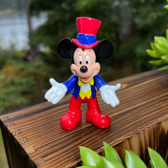 Disney | Toys | Disney Mickey Mouse Vintage Epcot Center Figurine Cake ...